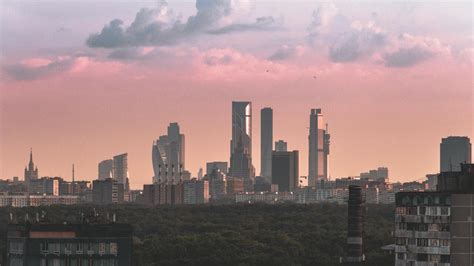 Звезда «Дома 2 лишилась квартиры в Москве Мослента