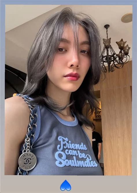 可以感應到orm寶寶這兩天的心亂如麻一頭亂髮之外昨晚還打電話給遠在雲南的kwang不知道是不是太lonely 也可能爸媽都去了中國