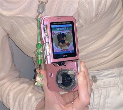 Pin By Ani On Hobbies Retro Gadgets Cute Camera Flip Phone Aesthetic