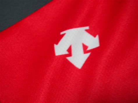 大谷翔平選手tシャツ Descente デサント 二刀流シルエットデザイン サイズs 赤 国内仕入れ アメリカ輸入野球用品専門店nebaru