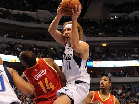 Nowitzki Verletzt Sich Bei Dallas Pleite Bz Die Stimme Berlins