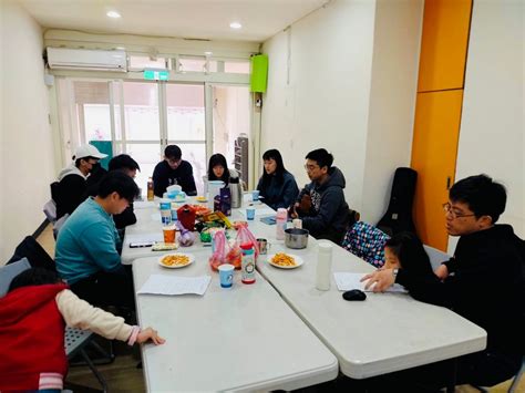 講台記要 感謝主的恩典連假第三天陽光特別溫暖啟發小組原訂的聖靈之夜改成啟發週末營早上在副堂敬拜禱告看啟發課程有關聖靈的影片