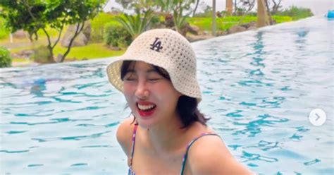 ‘쌍둥이 임신 임라라 수영복 입고 수줍게 뽐낸 ‘d라인 여전히 날씬하네