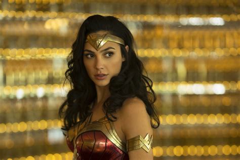 Gal Gadot Sorprende Con Espectacular Vestido Primero Editores