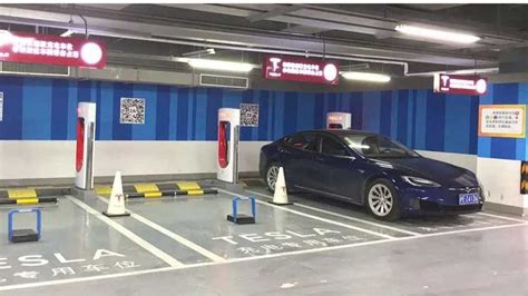 Tesla Dichiara Guerra Ai Maleducati Che Bloccano Le Colonnine