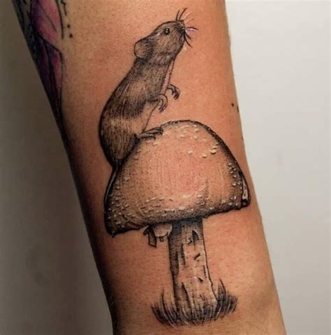 50 Coolest Mouse Tattoo Ideas Petpress Mouse Tattoos Floral