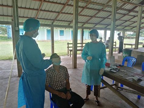 ပလောက်မြို့၊ ဘုရင့်တောင်ကျေးရွာရှိ ဒေသခံ ကရင်တိုင်းရင်းသားလူမျိုးများအား ကိုဗစ် ၁၉ ရောဂါပိုး ရှိ