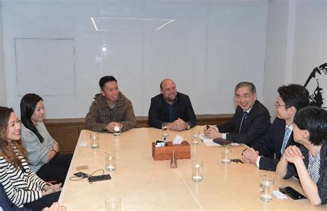 財經事務及庫務局局長到訪中西區附圖