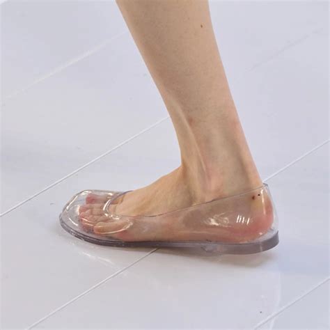 Zapatos De Tacón Metálicos La Tendencia De Primavera Verano 2023 Vogue