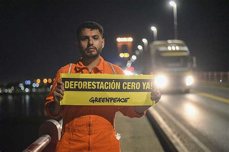 Fundación Greenpeace Argentina A 35 Metros De Altura Activistas De Greenpeace Resistieron