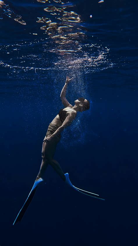 거품 고요한 고요한 다이빙 긴 지느러미 깊은 바다 깊이 남옥 다이버 레져 활동 레크리에이션 맑은 물 모험