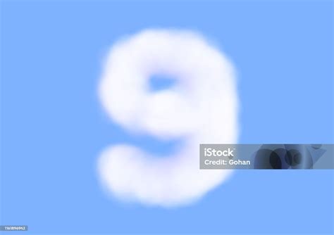 푸른 하늘 배경에 자음 현실적인 흰색 구름 벡터 아름다운 공기 구름 서체 면모처럼 푹신한 흰색으로 숫자 9 또는 9의 타이포그래피 3차원 형태에 대한 스톡 벡터 아트 및