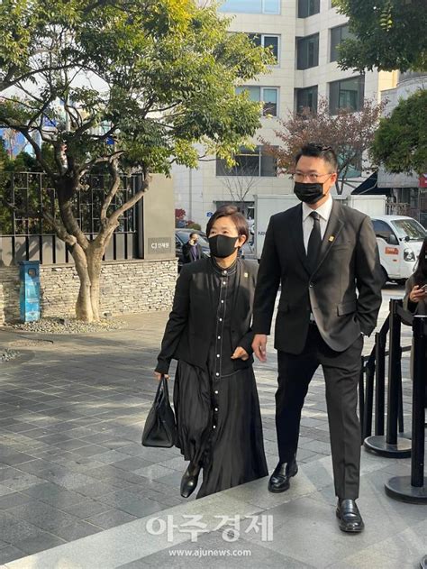 [포토] 이규호 코오롱글로벌 부사장 故 손복남 Cj그룹 고문 빈소 조문 아주경제