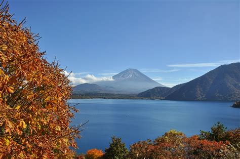本栖湖 身延町 山梨の人気紅葉スポット2022秋 PORTA
