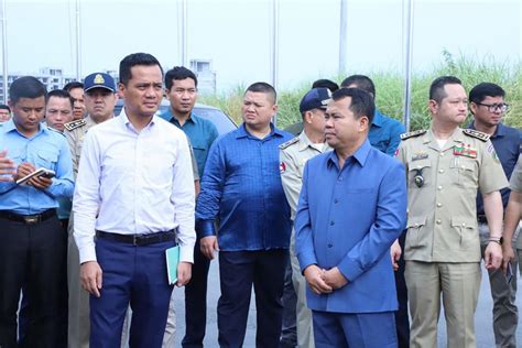 ឯកឧត្ដម នូ សាខន ប្រធានក្រុមប្រឹក្សាខេត្ត និងឯកឧត្ដម គង់ សោភ័ណ្ឌ អភិបាល នៃគណៈអភិបាលខេត្តកណ្ដាល