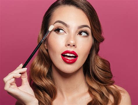 Quale tendenza makeup che spopola su Tik Tok ti si addice di più Spinkup