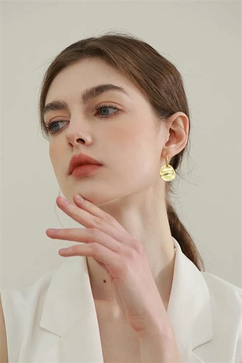 法式流量爆款模特珠宝首饰电商饰品拍照 小红书 花瓣网