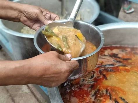 ဆားလင်းကြီးမြို့နယ်တွင် စစ်ဘေးရှောင် ပြည်သူများကို အစားအသောက်များ ကျွေးမွေးလှူဒါန်း Khit Thit