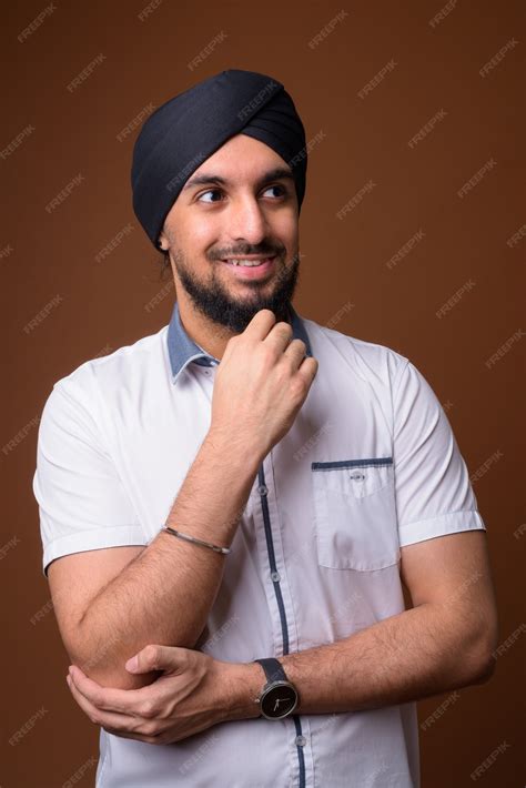 Premium Photo Young Bearded Indian Sikh Man Wearing Turban