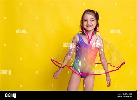 Fille En Maillot De Bain Transparent Banque De Photographies Et D