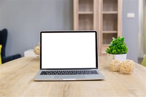 집에서 작업 빈 흰색 데스크톱 화면과 노트북을 사용 하 여 사업가의 모형 이미지 Mars Global Surveyor에 대한 스톡 사진 및 기타 이미지 Mars