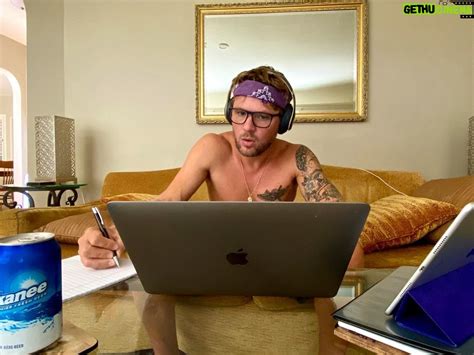 Ryan Phillippe Instagram The Sun Is Strong And There Is No Ac Here