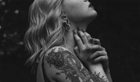 La Lumière De Tammy Fille Tatouée Dallemagne 2025