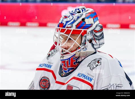 Niklas Treutle Goalkeeper Nuernberg Ice Tigers 31 Portrait