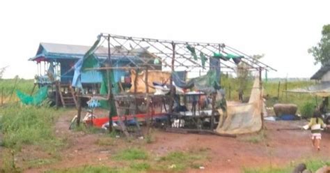 ភ្លៀង និងខ្សល់កន្ត្រាក់បណ្តាលឲ្យខូចខាតផ្ទះ៦៧ខ្នង និងរន្ទះបាញ់ស្លាប់មនុស្សម្នាក់ នៅក្នុងស្រុក២