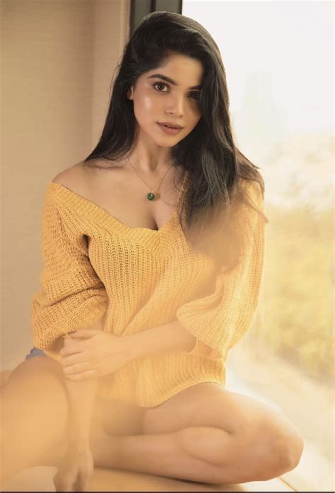 Hot Photos Of Divya Barathi Goes Viral On Internet