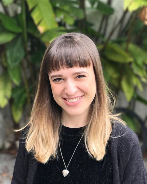 Модерни прически с бретон за дълга коса най актуалните тенденции с красив завършек Снимки