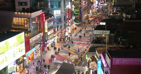 수능 끝난 홍대 북적 안전사고 대비해 경찰 배치