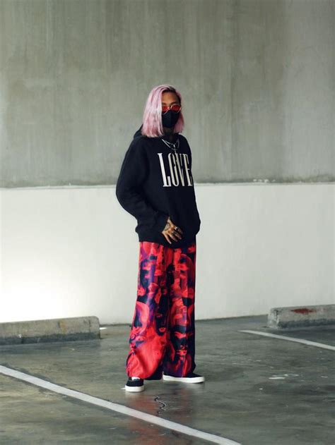 Desainer Patrick Sml Suarakan Aspirasi Dengan Debut Internasional Di Paris Showbiz