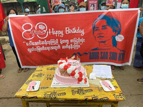 ဖားကန့်မြို့နယ်ရှိ သပိတ်အင်အားစုများက လူထုခေါင်းဆောင် ဒေါ်အောင်ဆန်းစုကြည်၏ အသက် ၈၀ နှစ်ပြည့် မ