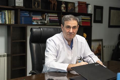 Проф Димитър Петков и битката за живот втора историческа операция у нас с поставяне на изцяло