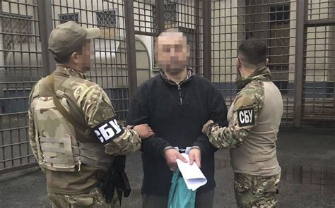 Допомагав рашистам захопити місто СБУ затримала зрадника в деокупованому Вовчанську КИЇВ24 Life