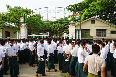 ရခိုင်ပြည်နယ် မောင်တောမြို့၌ တက္ကသိုလ်ဝင်တန်းစာမေးပွဲ ဓာတုဗေဒဘာသာရပ်အား ကျောင်းသား သူများဖြေဆို