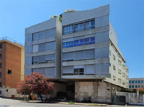 Small Temple In The Rectangular Courtyard Archweb