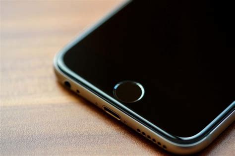 Cell Phone Etiquette Tips Everyone Needs To Know Reader S Digest