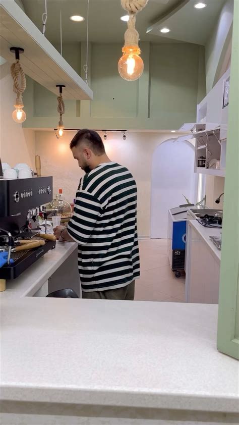 Cafe In ‎پرنسسعلی شیک توت فرنگی میخواد🥰 مهرهمار اکسپلور خنده طنز