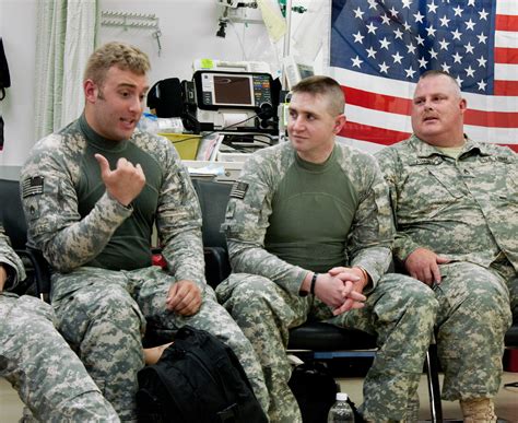 무료 이미지 사람들 병사 육군 미국 사람 참전 용사 군대 전투 Oif 이라크 합동 기저대 상처 입은 수술