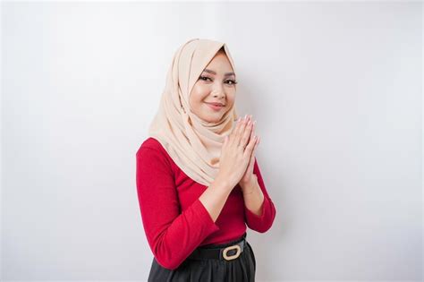 Retrato De Una Joven Y Hermosa Mujer Musulmana Que Usa Un Hiyab