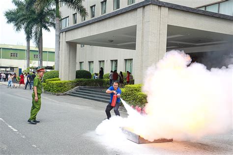 Diễn Tập Cứu Người Trong Hỏa Hoạn ở Tòa Nhà Fpt Massda