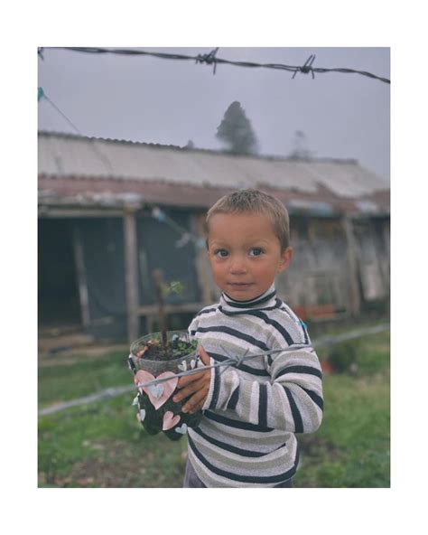 Anaisy სეირნობის დროს შემთხვევით გავიცანი 2 წლის ზურა ზაფხულობით მისი მშობლები ბახმაროში