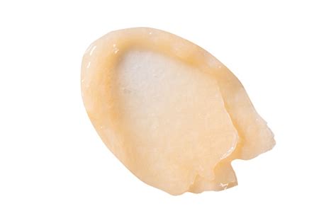 헤어 컨디셔너 크림 견본 흰색 배경에 얼룩 노란색 화장품 로션 모이스처라이저 샘플 근접 촬영 바디 케어 밤 레티놀 세럼 샴푸 물결 모양의 질감 스킨케어 마스크 크리미클렌저