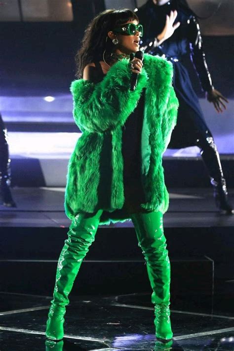 Pin By Manuela𓋙𓁿𓂀 On Rihanna Rihanna Style Rihanna Outfits Rihanna