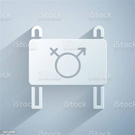 종이 컷 여성 운동 회색 배경에 고립 된 배너와 플래카드 아이콘페미니스트 운동가 페미니즘 권리 운동 페미니즘 자매애 종이 아트 스타일 벡터 3차원 형태에 대한 스톡 벡터