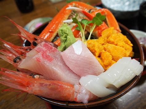 港から直送の新鮮な海鮮丼はツヤがすごい小田原で海鮮丼が食べられるお店7選 favy ファビー