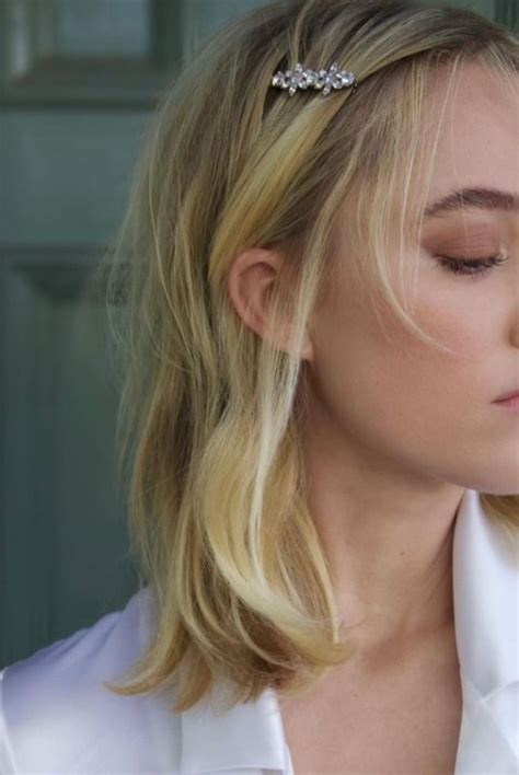 Maika Monroe Hawtcelebs