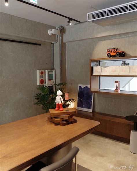 ㄩㄐ今天吃什麼？帶你們吃松山區新開幕巷弄咖啡廳｜花宅 ㄩㄐ吃透透｜美食｜開箱 Earth85 Dcard